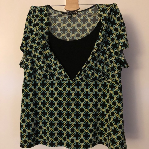 Briggs New York | Tops | Green Patterned Top | Poshmark